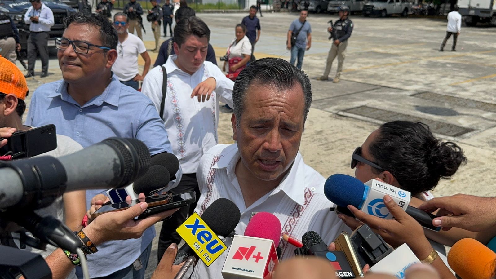 Jorge Cedillo quien lanzó botella de agua en manifestación no trabaja ...