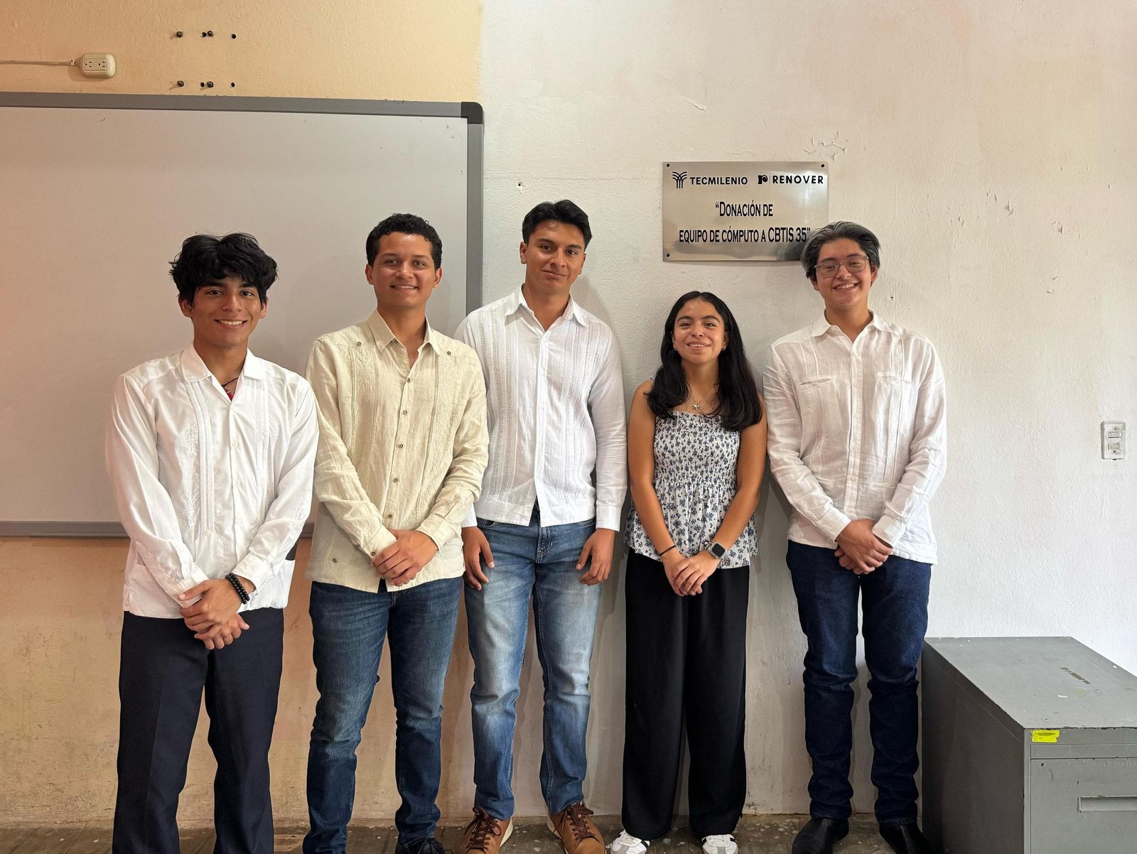 Jóvenes altruistas de RENOVER donan equipo de cómputo al CBTis 35 de ...