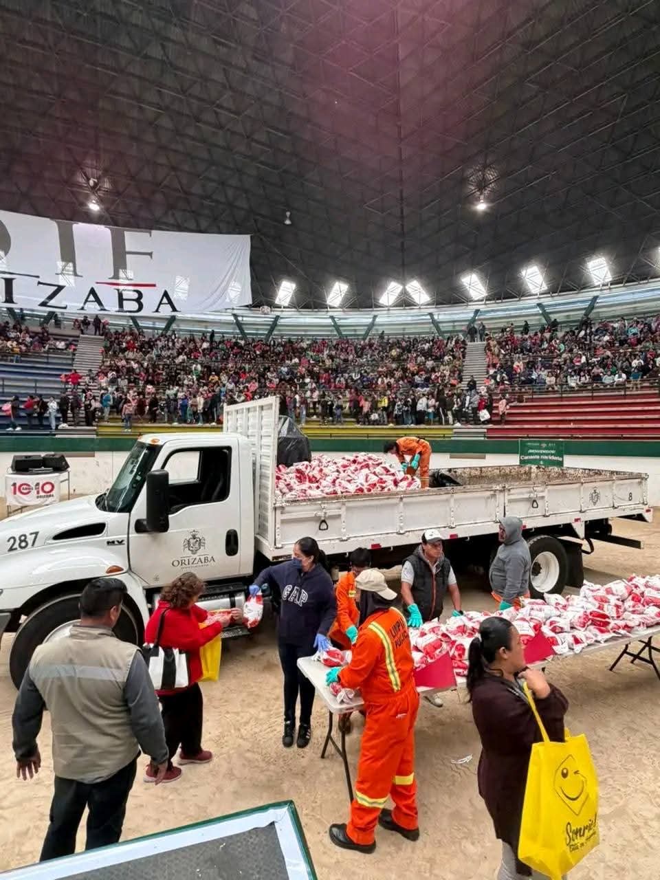 Entregan pollos y despensas a familias vulnerables | Perfil Veracruz